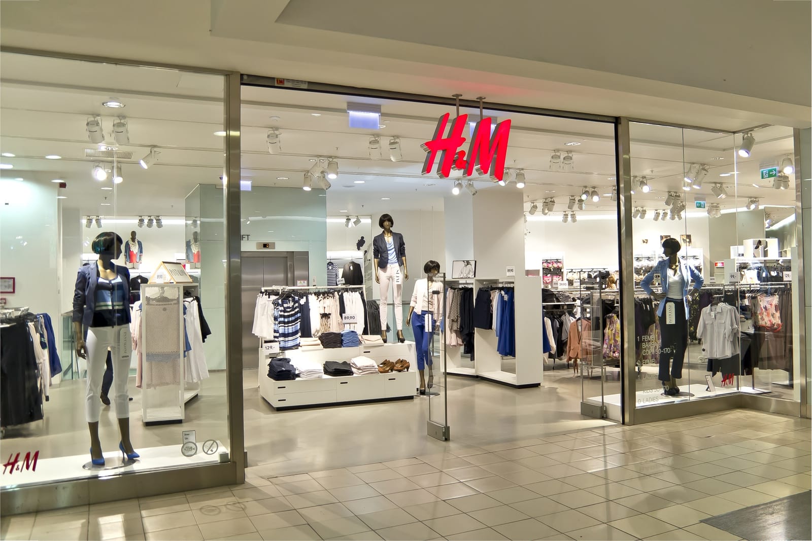 H&M SWOT Analysis: 7 Threats Hennes & Mauritz is Facing
