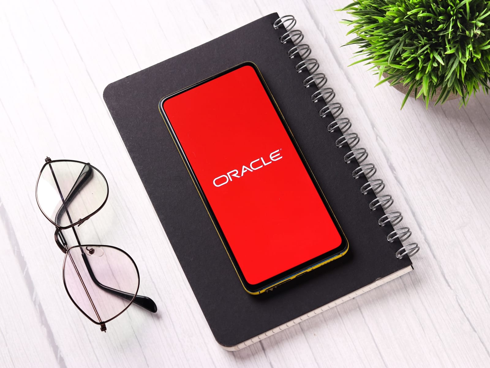 Oracle SWOT Analysis: 3 Strengths and Weaknesses