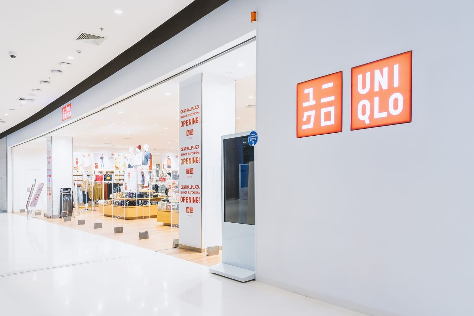 Uniqlo PESTLE Analysis: What Makes a Clothing Brand Successful?